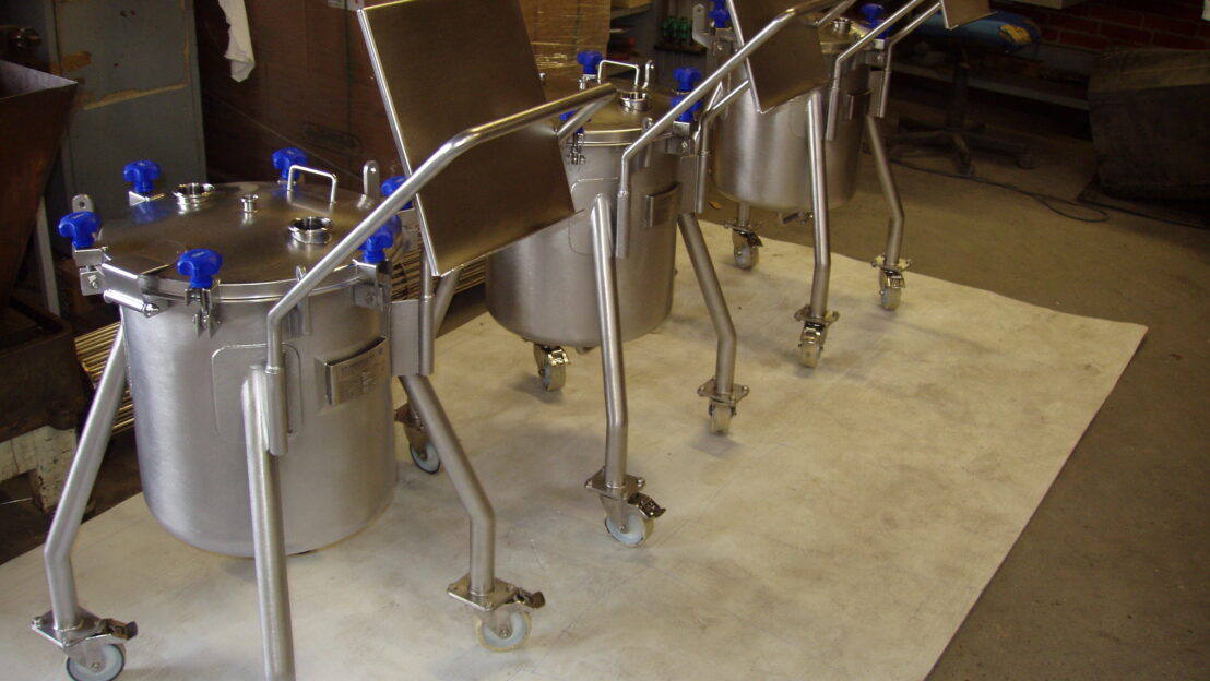 Mobile tanks in stainless steel- Transportable tanks - JH Stålindustri A/S