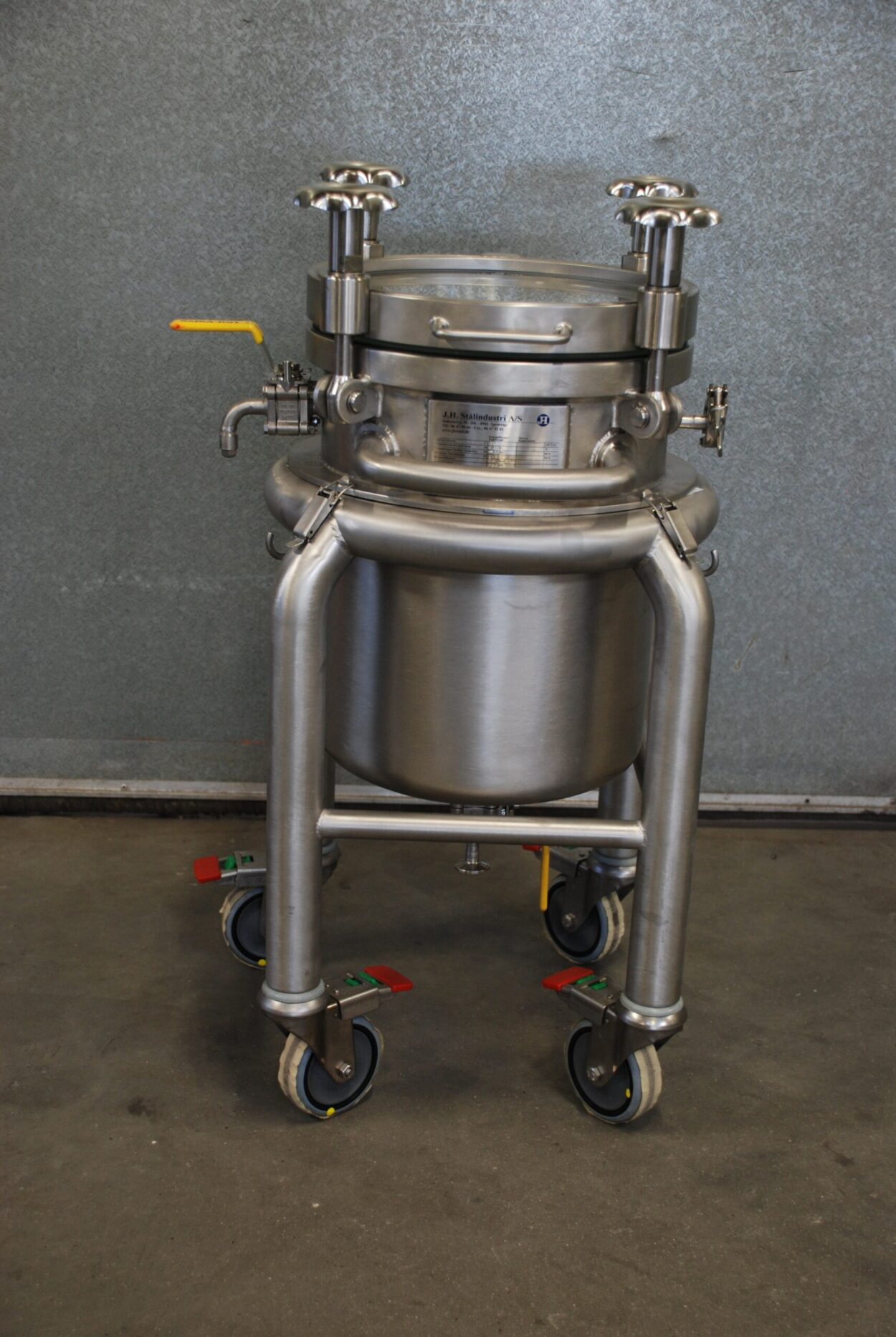 Stainless steel mobile tanks and vessels – JH Stålindustri A/S